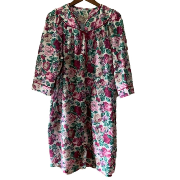Lady Manhattan | Intimates & Sleepwear | Vintage Lady Manhattan Warm ...